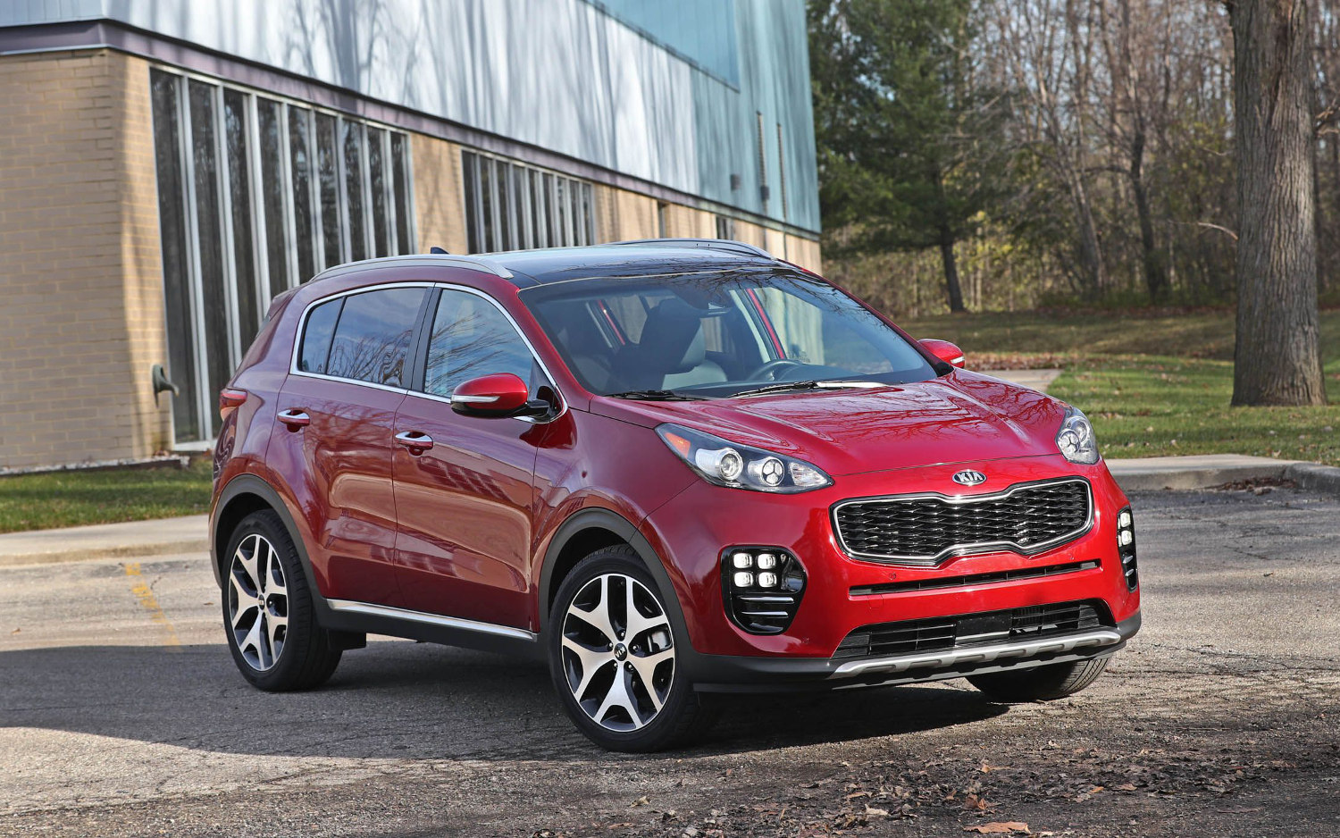 Comparison - Kia Sportage EX 2018 - vs - Lexus UX F Sport 2018 | SUV Drive